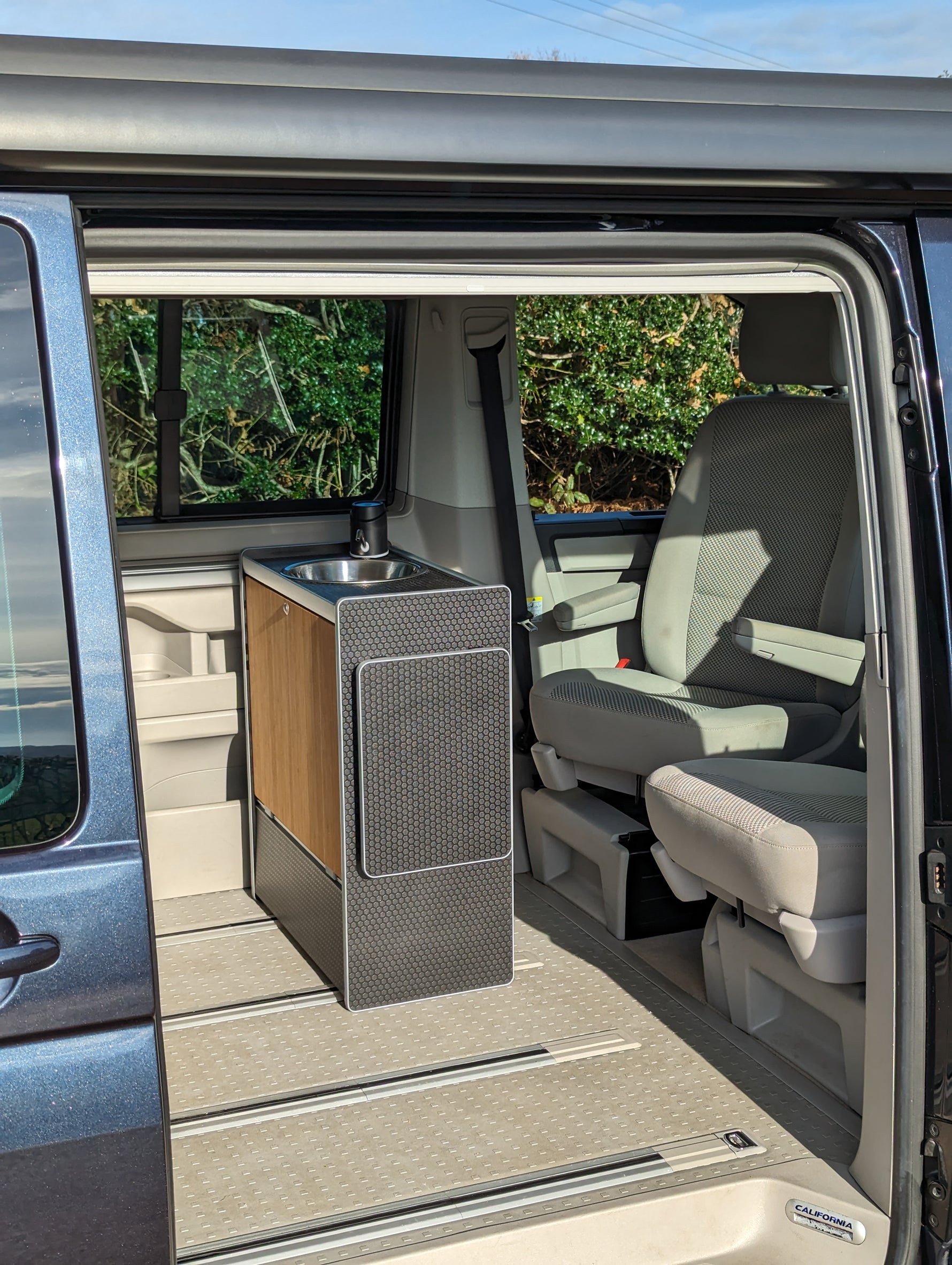 Volkswagen - California Beach - Caravelle - Multivan – Vangear UK