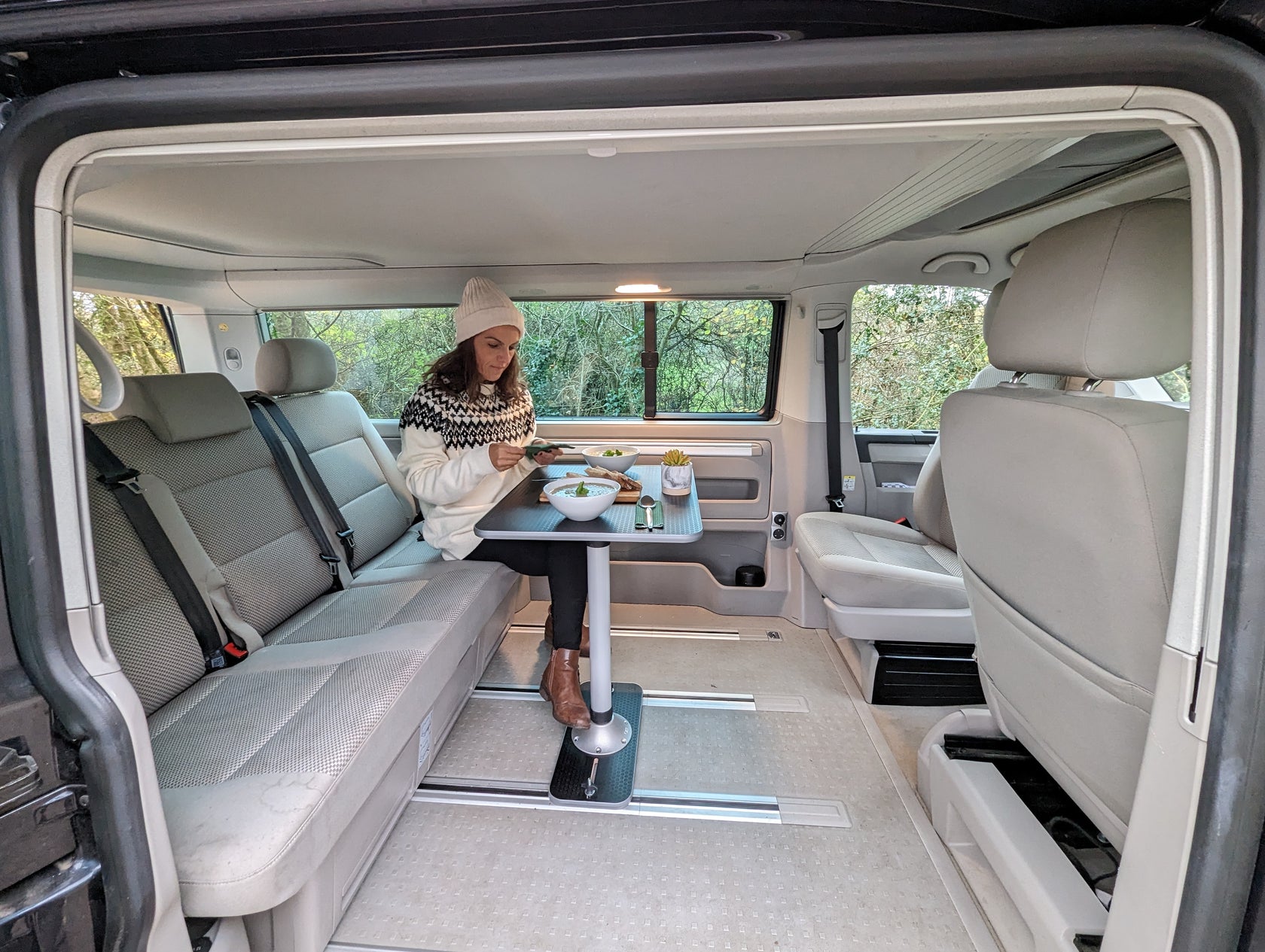 Vangear table & stand – Vangear UK